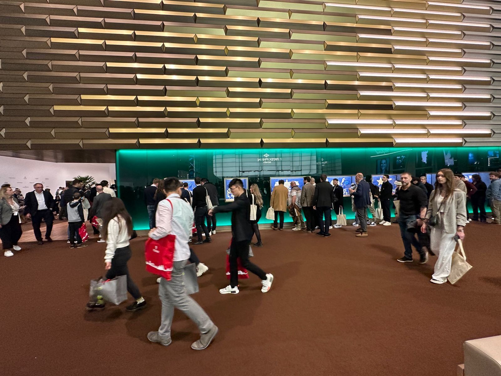 Explore the latest a-huge-jump-in-crowd-in-and-outside-the-watch-booths ...